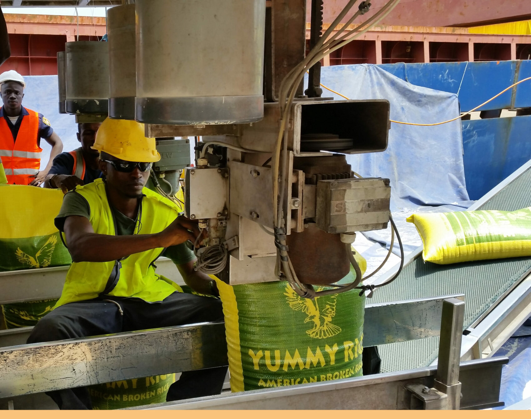 WWB Rice Discharge & Bagging in Freetown - Nectar Group