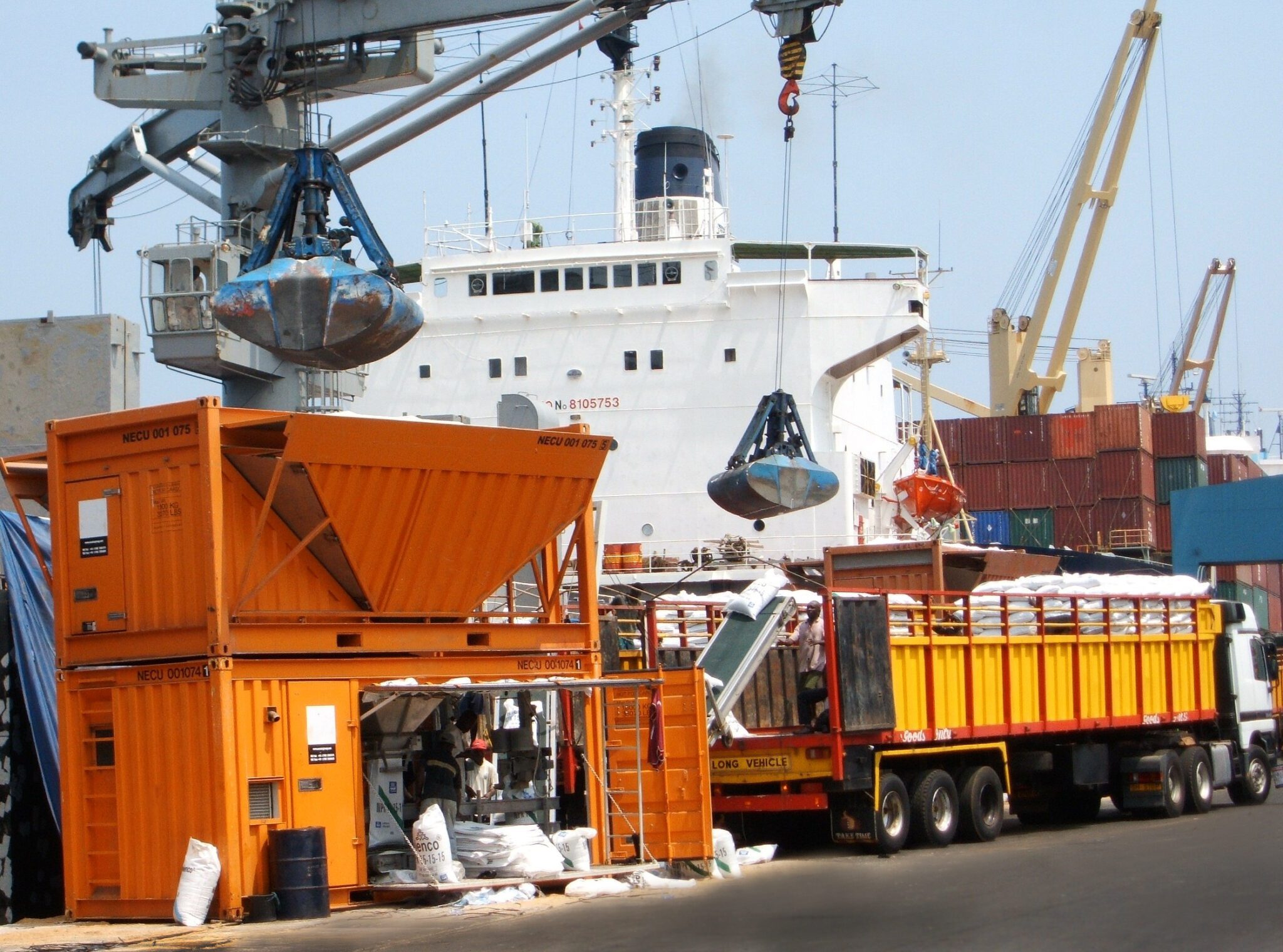 WWB Fertiliser Discharge & Bagging in West Africa - Nectar Group